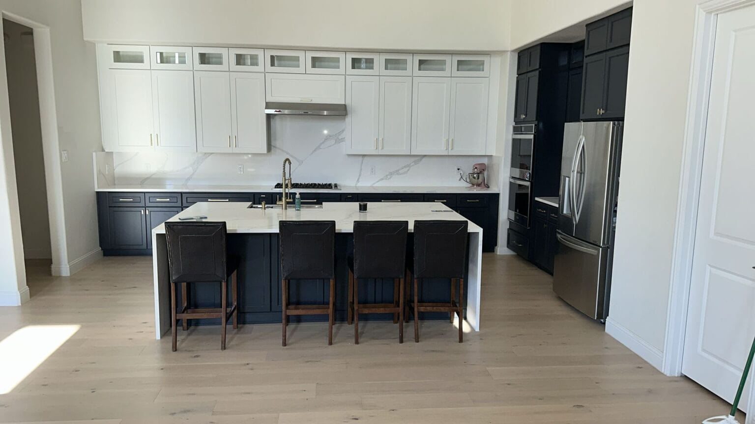 The Best Cabinet Colors for Modern Texas Kitchens